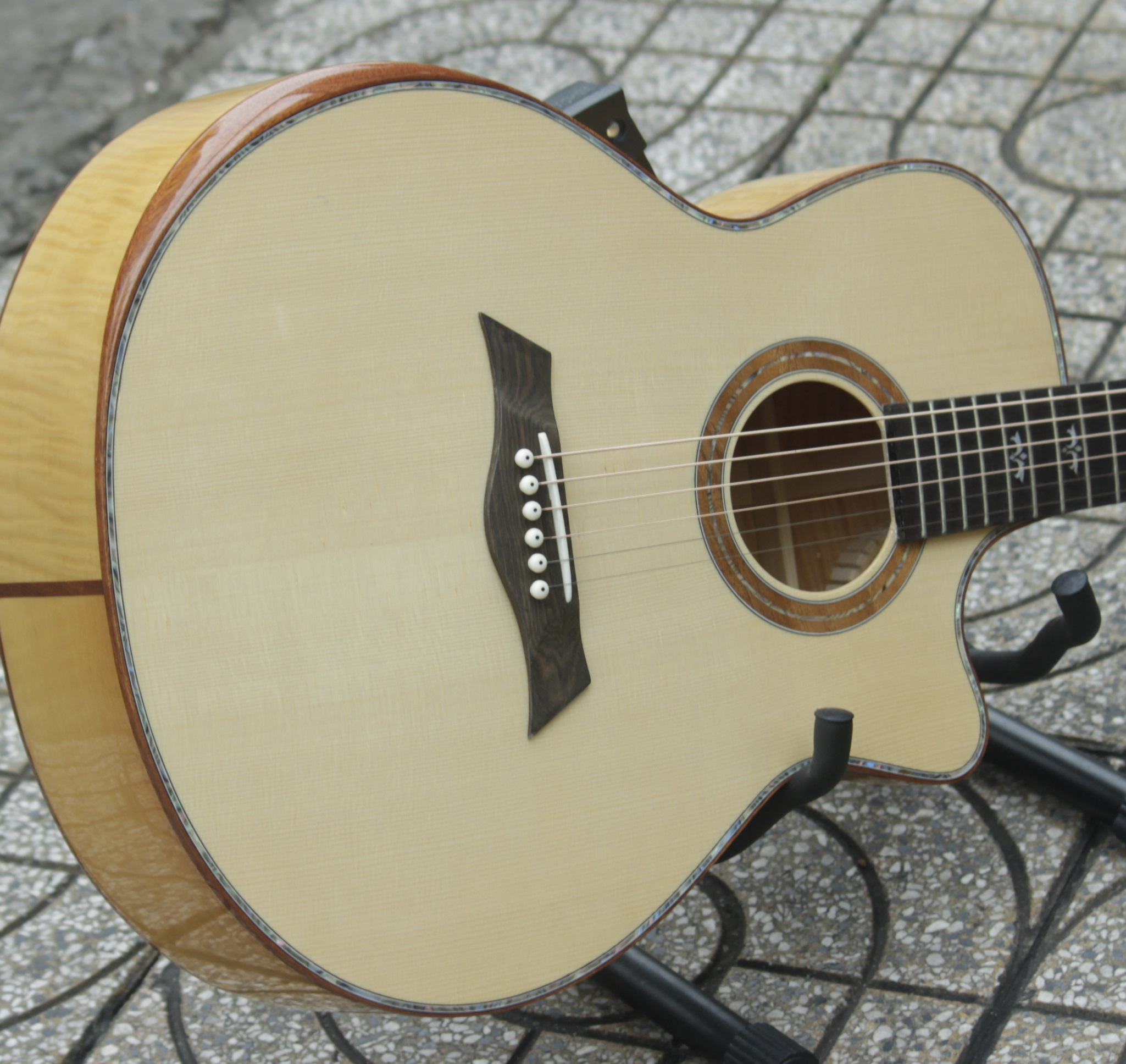 Đàn guitar Custom-EOC20 phiên bản giới hạn - Guitar S việt